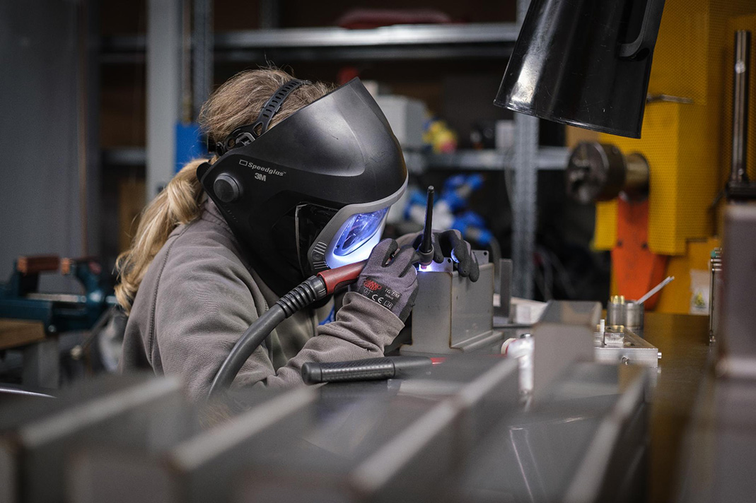 Anthropomorphic Robots and Millimetric Welding - Industry Today ...